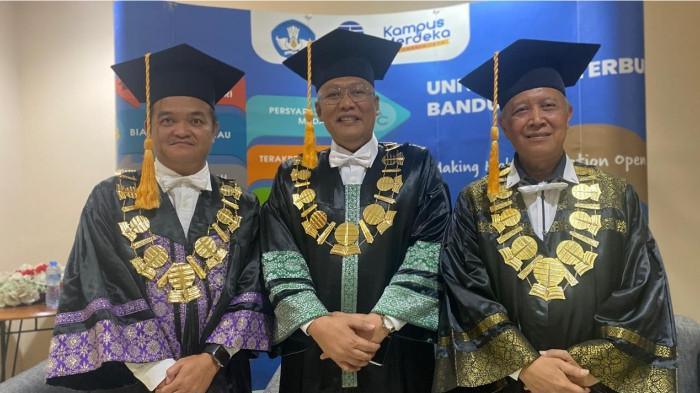 UT Bandung Luluskan 1617 Wisudawan, Bentuk Lulusan Berkualitas Menuju ...