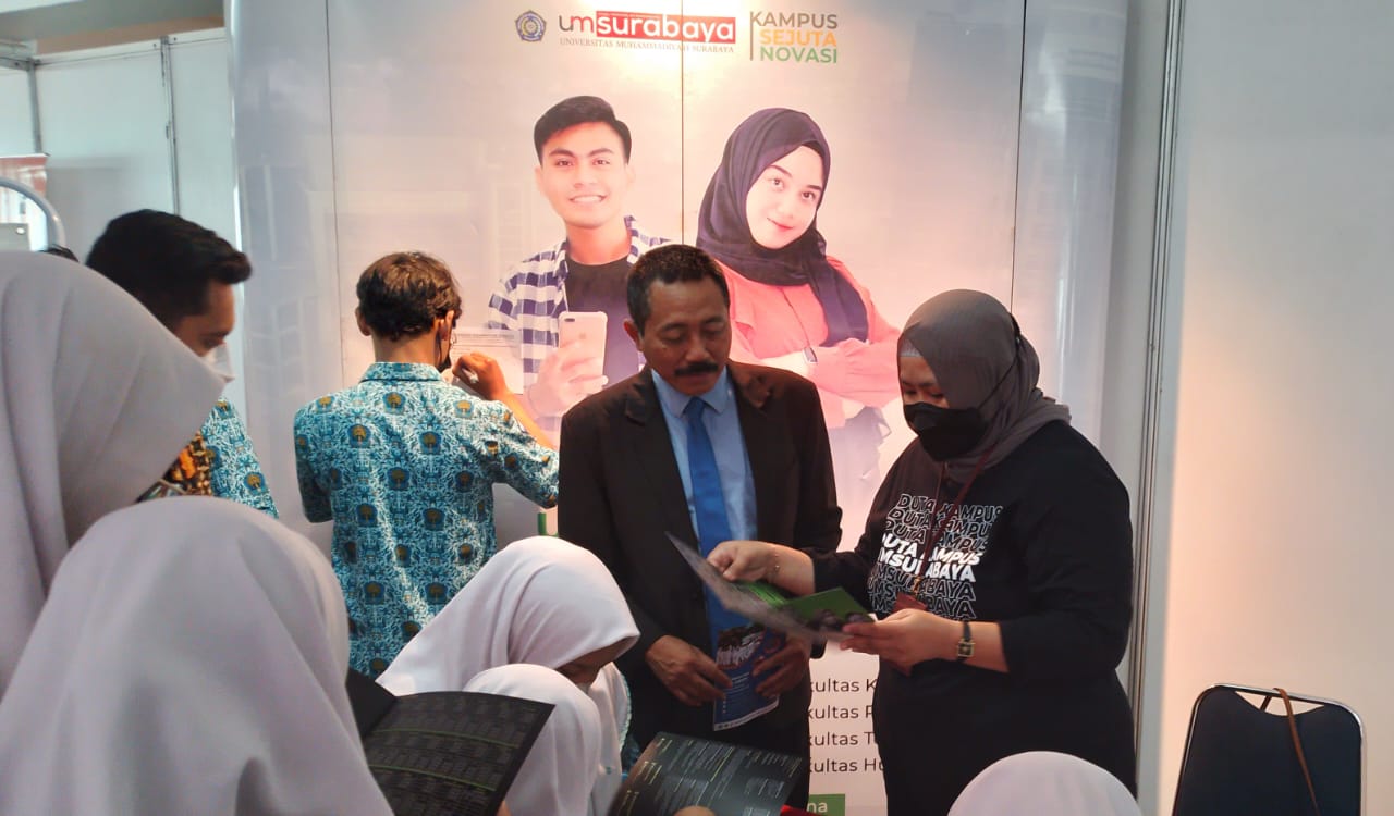 Siswa SMAMDA Surabaya Ikut Investasi Saham Bersama Dosen UC di EduFair 2025